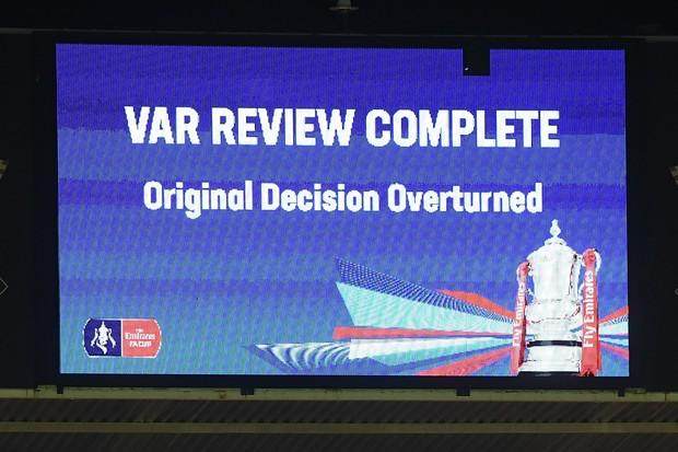 英超VAR球迷指南: 可以在大屏幕上看VAR回放啦！